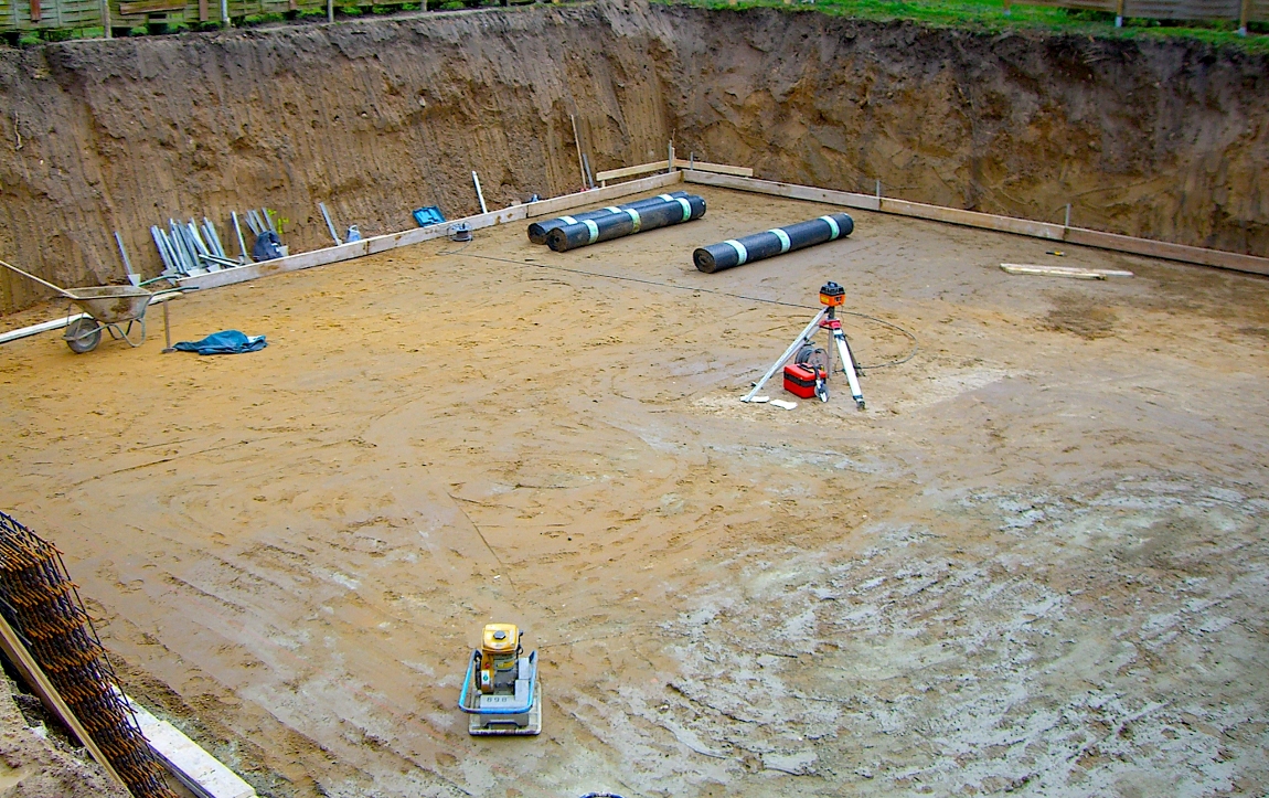 Bauwerk in einer Baugrube, Kellersohle und Tragschicht